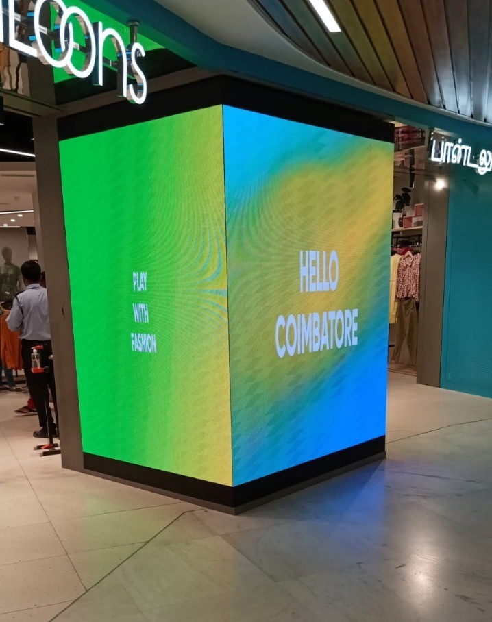 C Shape Indoor LED Screen for Pantaloons